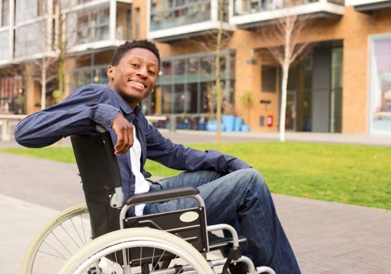 Norme PMR : explications et qui doit respecter les normes PMR ? - Robion